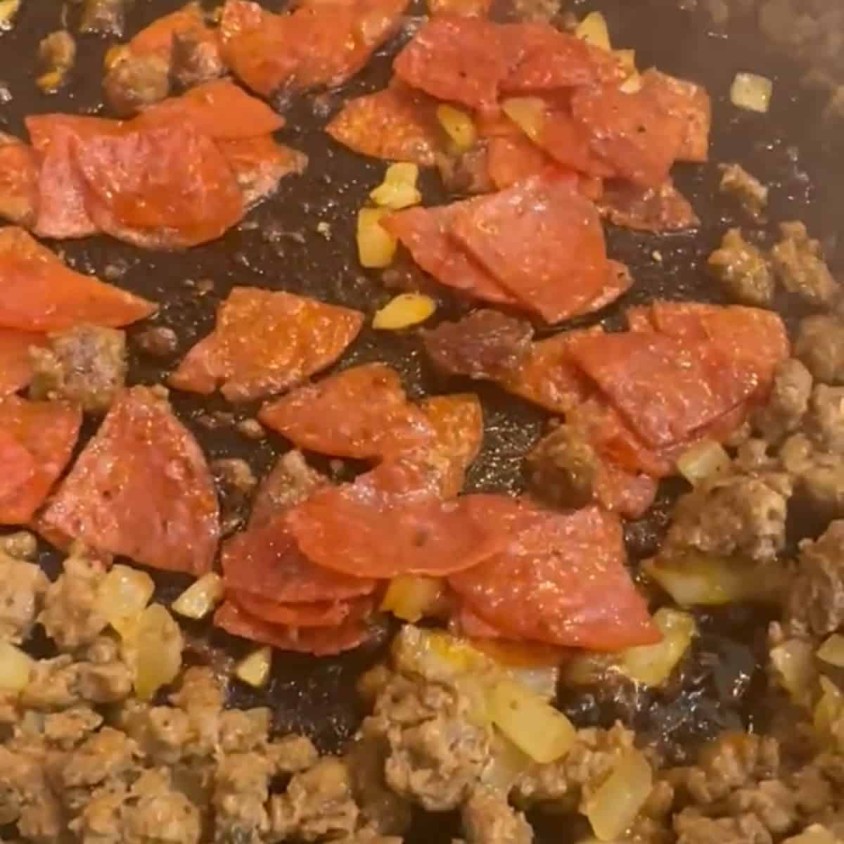 Cheesy Pizza Hamburger Helper - Cooking in the Midwest